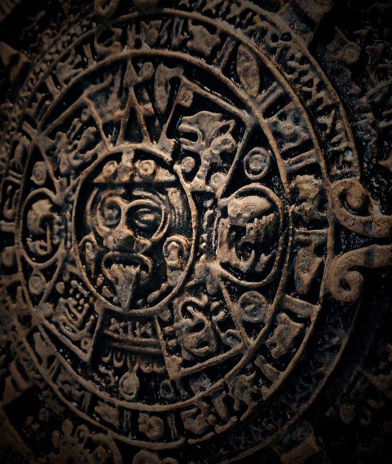 Aztec calendar , Exact replica of the “Sun Stone” in Mexico